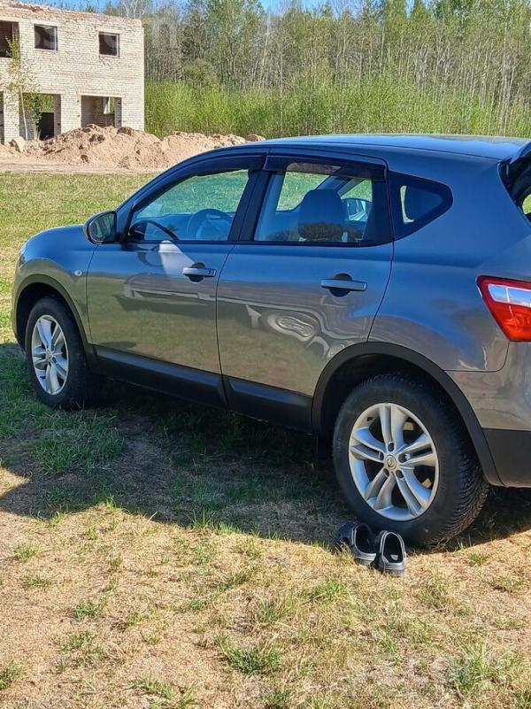 Pelēks Nissan Qashqai 2011 Ogre, ar dzinēja tilpumu 1.50 L un nobraukumu 144 tūkst. km par 5200 €, foto 3 vietnē AUTOMOTO.COM.LV