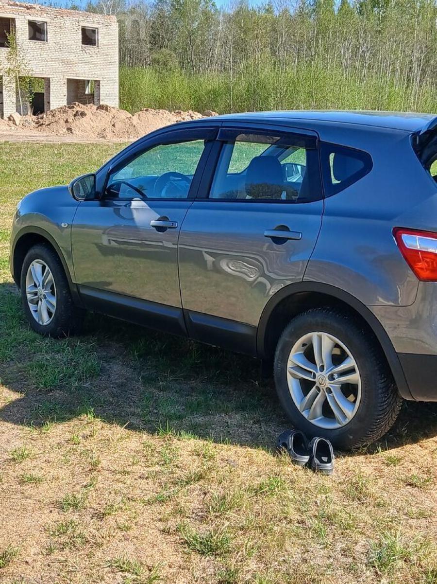Grey Nissan Qashqai 2011 in Ogre, with an engine capacity of 1.50 L and mileage of 144 thousand km for 5200 €, photo 4 on AUTOMOTO.COM.LV
