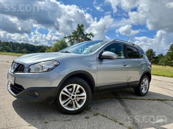 Grey Nissan Qashqai 2011 in Tukums, with an engine capacity of 2.00 L and mileage of 313 thousand km for 4100 €, photo 1 on AUTOMOTO.COM.LV