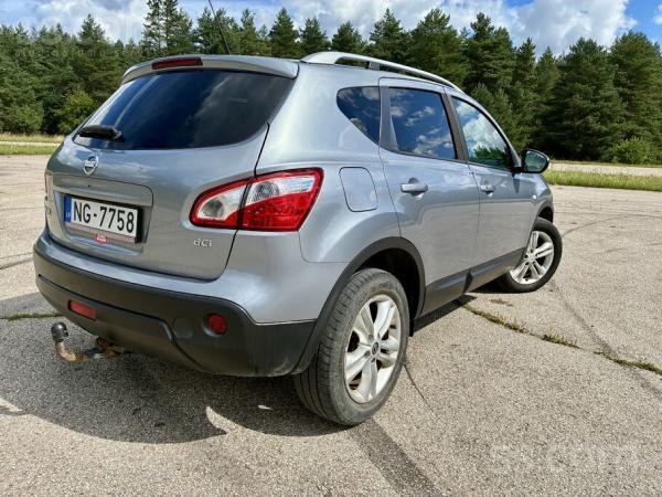 Grey Nissan Qashqai 2011 in Tukums, with an engine capacity of 2.00 L and mileage of 313 thousand km for 4100 €, photo 3 on AUTOMOTO.COM.LV