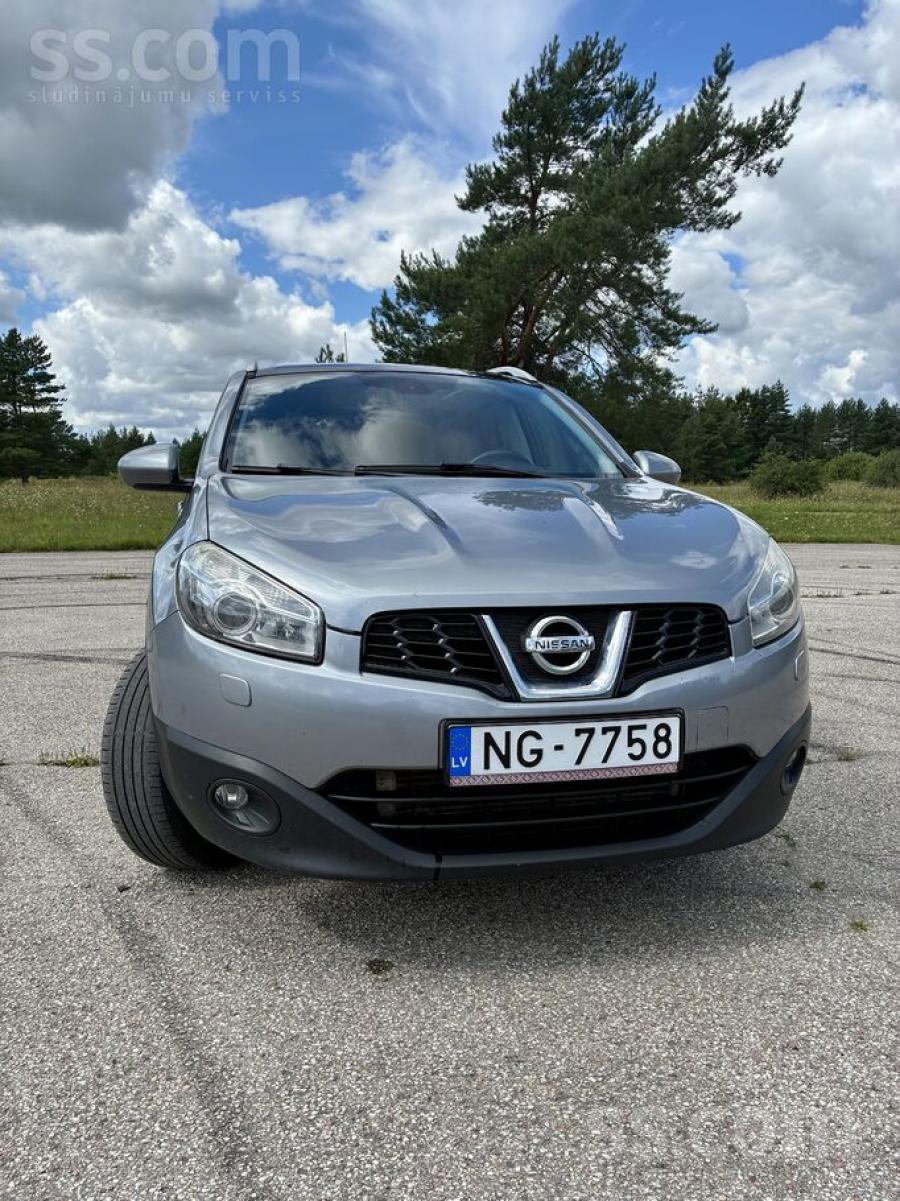 Grey Nissan Qashqai 2011 in Tukums, with an engine capacity of 2.00 L and mileage of 313 thousand km for 4100 €, photo 5 on AUTOMOTO.COM.LV