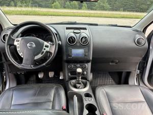 Grey Nissan Qashqai 2011 in Tukums, with an engine capacity of 2.00 L and mileage of 313 thousand km for 4100 €, photo 9 on AUTOMOTO.COM.LV