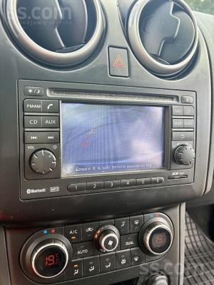Grey Nissan Qashqai 2011 in Tukums, with an engine capacity of 2.00 L and mileage of 313 thousand km for 4100 €, photo 10 on AUTOMOTO.COM.LV