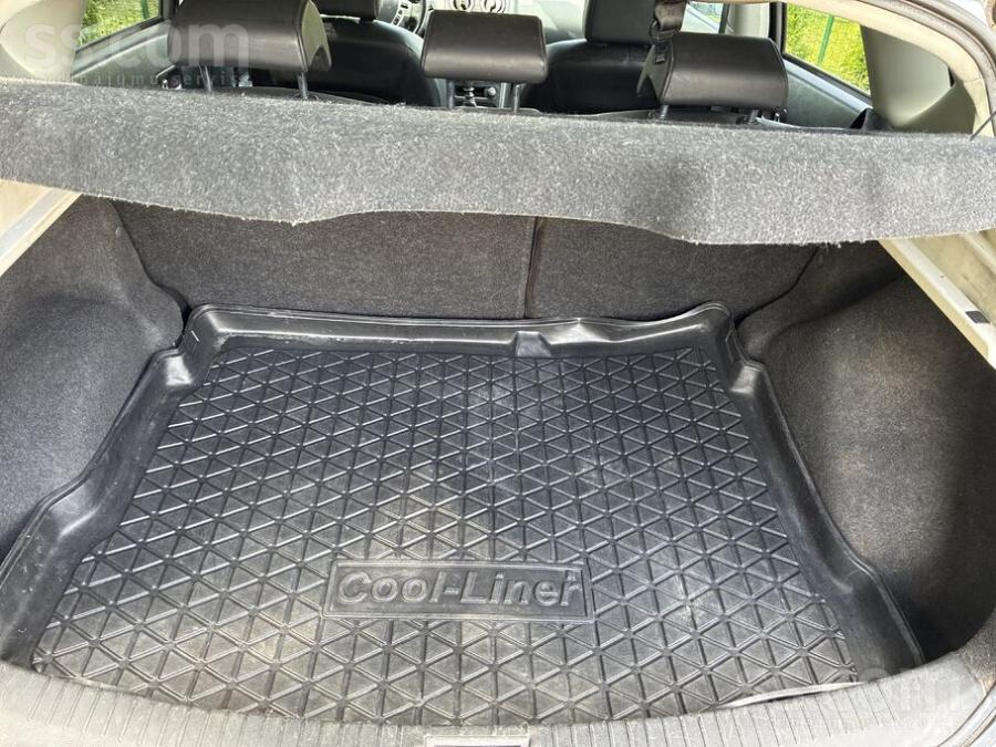 Grey Nissan Qashqai 2011 in Tukums, with an engine capacity of 2.00 L and mileage of 313 thousand km for 4100 €, photo 12 on AUTOMOTO.COM.LV