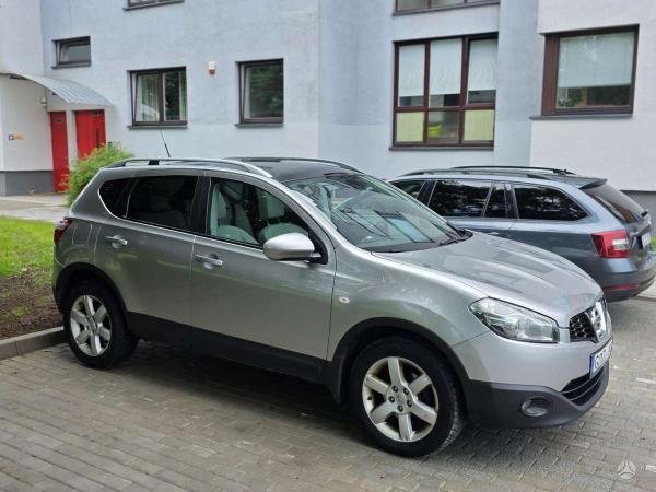 Grey Nissan Qashqai 2011 in Vilnius, with an engine capacity of 2.00 L and mileage of 200 thousand km for 4400 €, photo 3 on AUTOMOTO.COM.LV