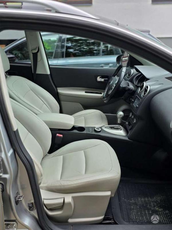 Grey Nissan Qashqai 2011 in Vilnius, with an engine capacity of 2.00 L and mileage of 200 thousand km for 4400 €, photo 9 on AUTOMOTO.COM.LV