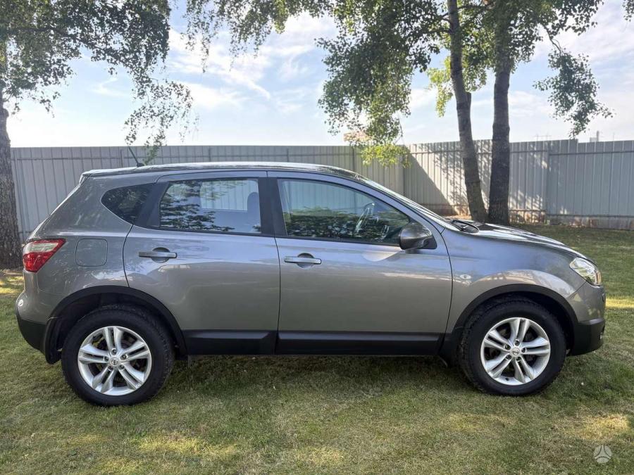 Pelēks Nissan Qashqai 2011 Joniškis, ar dzinēja tilpumu 1.60 L un nobraukumu 313 tūkst. km par 4250 €, foto 5 vietnē AUTOMOTO.COM.LV