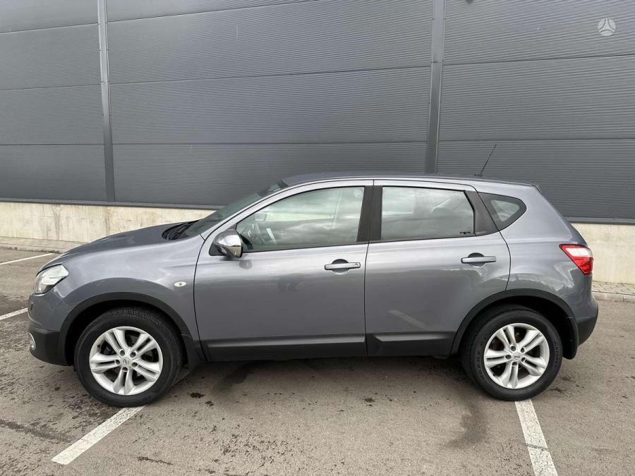 Grey Nissan Qashqai 2011 in Telschi, with an engine capacity of 2.00 L and mileage of 263 thousand km for 4000 €, photo 3 on AUTOMOTO.COM.LV