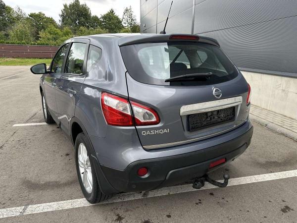 Grey Nissan Qashqai 2011 in Telschi, with an engine capacity of 2.00 L and mileage of 263 thousand km for 4000 €, photo 3 on AUTOMOTO.COM.LV