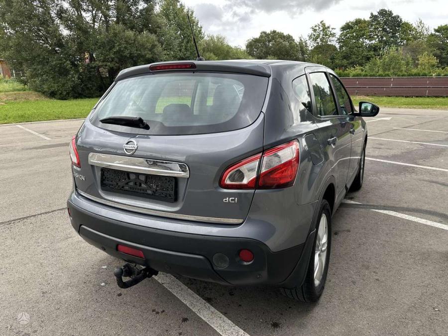 Grey Nissan Qashqai 2011 in Telschi, with an engine capacity of 2.00 L and mileage of 263 thousand km for 4000 €, photo 6 on AUTOMOTO.COM.LV