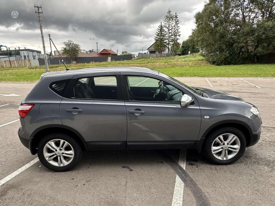 Grey Nissan Qashqai 2011 in Telschi, with an engine capacity of 2.00 L and mileage of 263 thousand km for 4000 €, photo 7 on AUTOMOTO.COM.LV