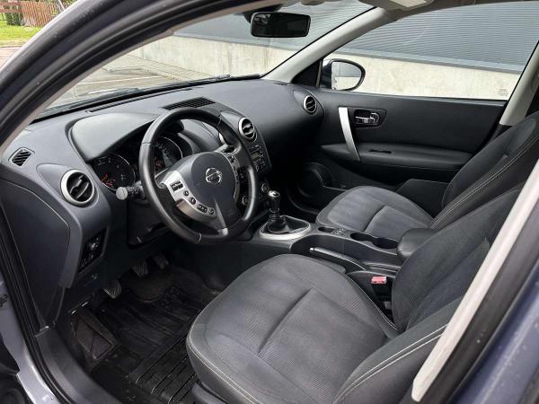 Grey Nissan Qashqai 2011 in Telschi, with an engine capacity of 2.00 L and mileage of 263 thousand km for 4000 €, photo 9 on AUTOMOTO.COM.LV