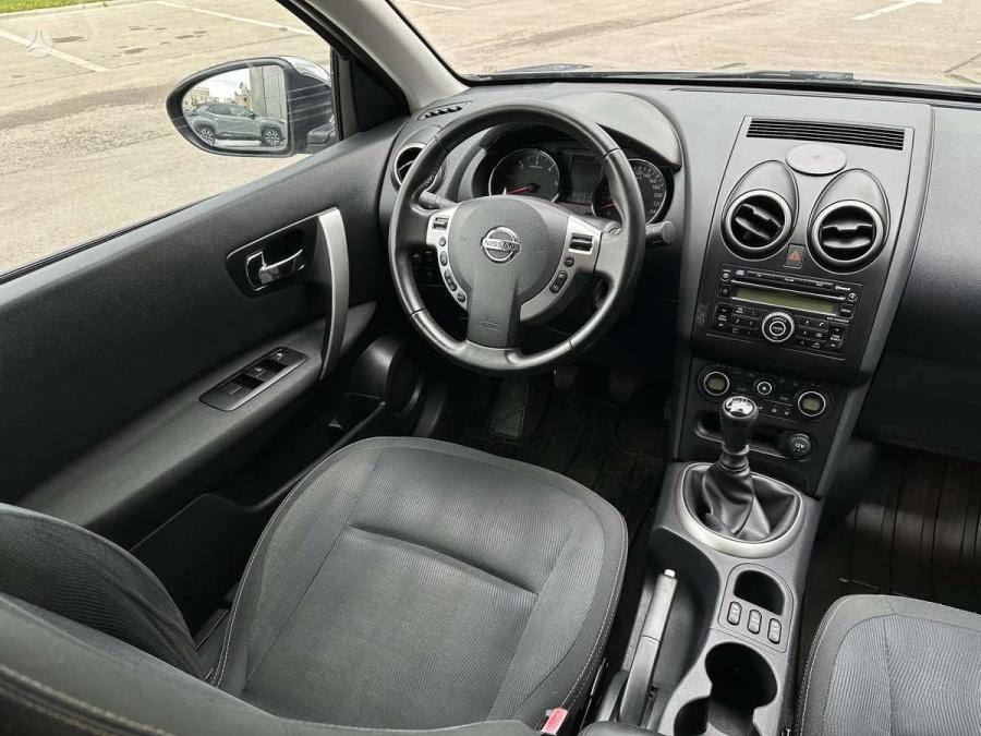 Grey Nissan Qashqai 2011 in Telschi, with an engine capacity of 2.00 L and mileage of 263 thousand km for 4000 €, photo 12 on AUTOMOTO.COM.LV