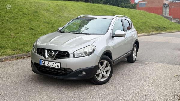 Grey Nissan Qashqai 2011 in Vilnius, with an engine capacity of 2.00 L and mileage of 205 thousand km for 3900 €, photo 1 on AUTOMOTO.COM.LV