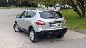 Grey Nissan Qashqai 2011 in Vilnius, with an engine capacity of 2.00 L and mileage of 205 thousand km for 3900 €, photo 6 on AUTOMOTO.COM.LV