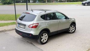 Grey Nissan Qashqai 2011 in Vilnius, with an engine capacity of 2.00 L and mileage of 205 thousand km for 3900 €, photo 8 on AUTOMOTO.COM.LV