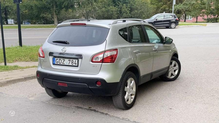Grey Nissan Qashqai 2011 in Vilnius, with an engine capacity of 2.00 L and mileage of 205 thousand km for 3900 €, photo 9 on AUTOMOTO.COM.LV