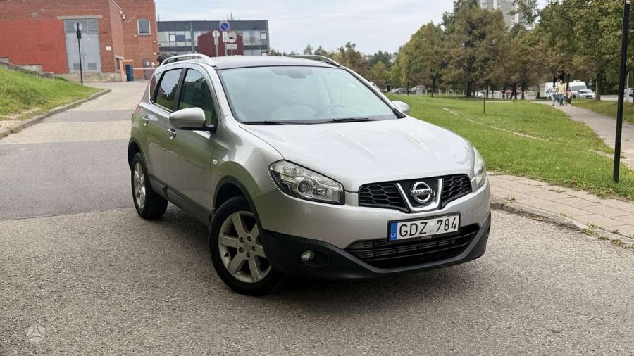 Grey Nissan Qashqai 2011 in Vilnius, with an engine capacity of 2.00 L and mileage of 205 thousand km for 3900 €, photo 11 on AUTOMOTO.COM.LV