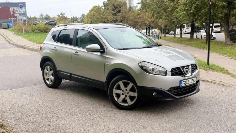 Grey Nissan Qashqai 2011 in Vilnius, with an engine capacity of 2.00 L and mileage of 205 thousand km for 3900 €, photo 12 on AUTOMOTO.COM.LV