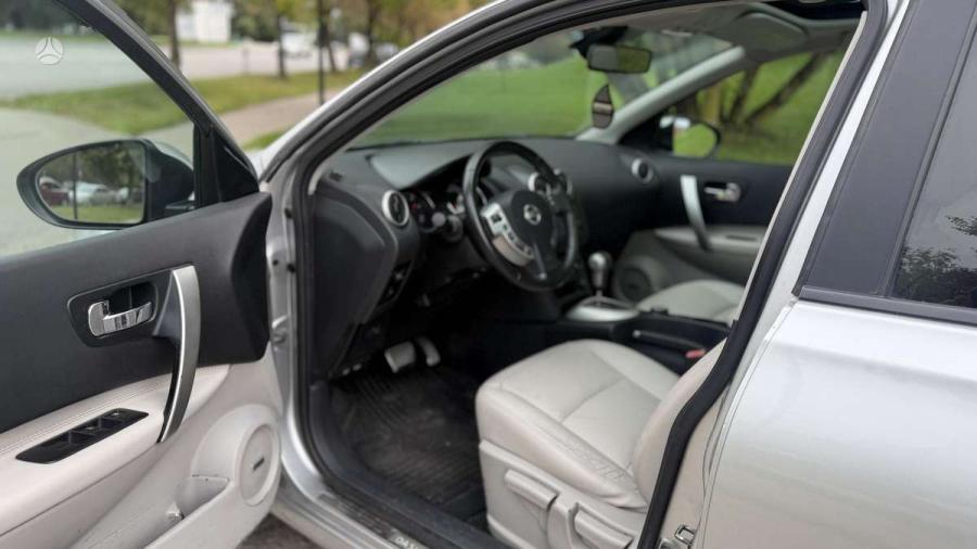 Grey Nissan Qashqai 2011 in Vilnius, with an engine capacity of 2.00 L and mileage of 205 thousand km for 3900 €, photo 14 on AUTOMOTO.COM.LV