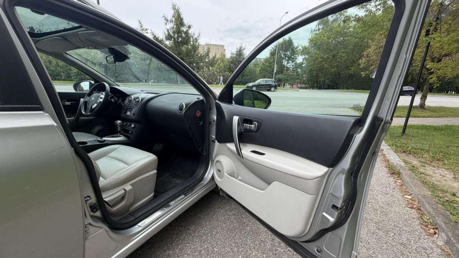 Grey Nissan Qashqai 2011 in Vilnius, with an engine capacity of 2.00 L and mileage of 205 thousand km for 3900 €, photo 18 on AUTOMOTO.COM.LV