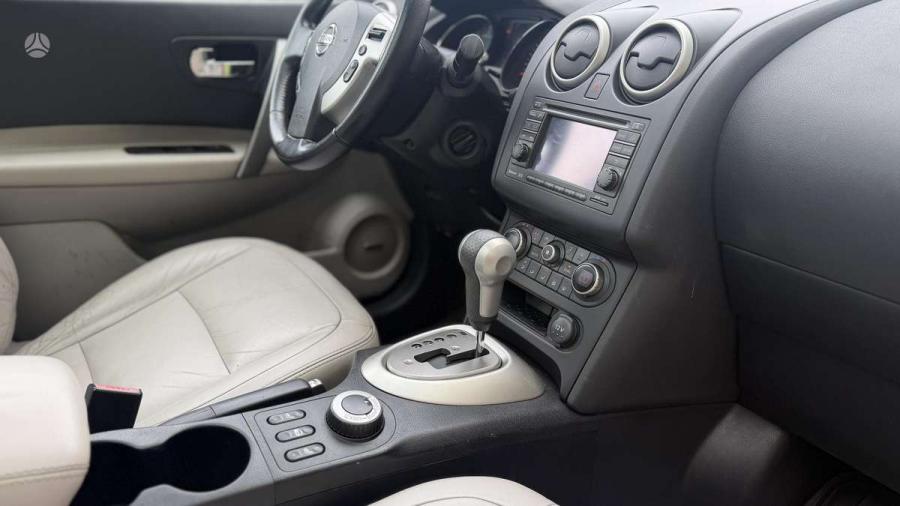Grey Nissan Qashqai 2011 in Vilnius, with an engine capacity of 2.00 L and mileage of 205 thousand km for 3900 €, photo 20 on AUTOMOTO.COM.LV