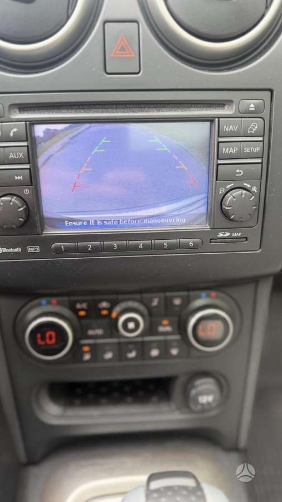 Grey Nissan Qashqai 2011 in Vilnius, with an engine capacity of 2.00 L and mileage of 205 thousand km for 3900 €, photo 23 on AUTOMOTO.COM.LV