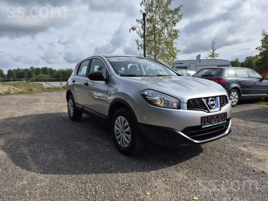 Pelēks Nissan Qashqai 2011 Cēsis, ar dzinēja tilpumu 1.60 L un nobraukumu 97 tūkst. km par 6300 €, foto 3 vietnē AUTOMOTO.COM.LV