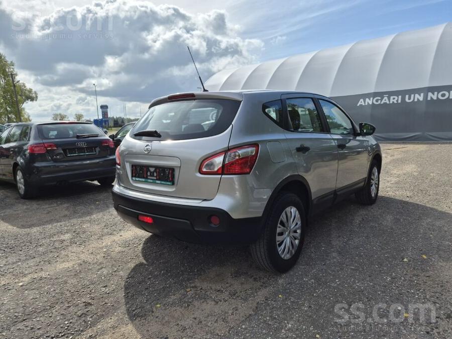Pelēks Nissan Qashqai 2011 Cēsis, ar dzinēja tilpumu 1.60 L un nobraukumu 97 tūkst. km par 6300 €, foto 4 vietnē AUTOMOTO.COM.LV