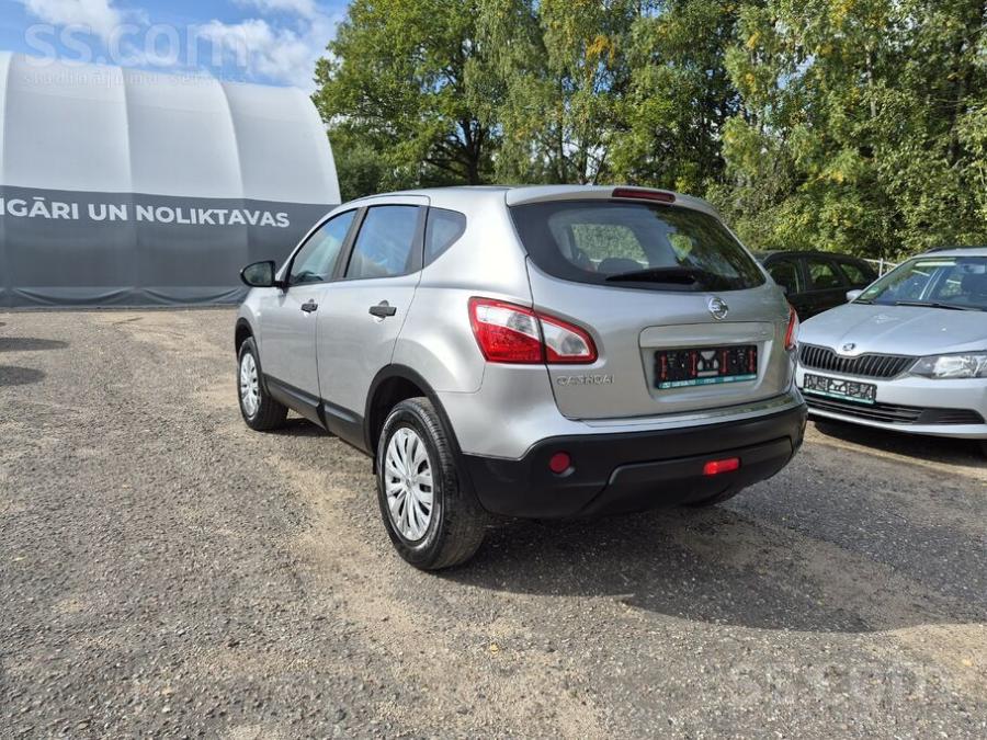 Pelēks Nissan Qashqai 2011 Cēsis, ar dzinēja tilpumu 1.60 L un nobraukumu 97 tūkst. km par 6300 €, foto 5 vietnē AUTOMOTO.COM.LV