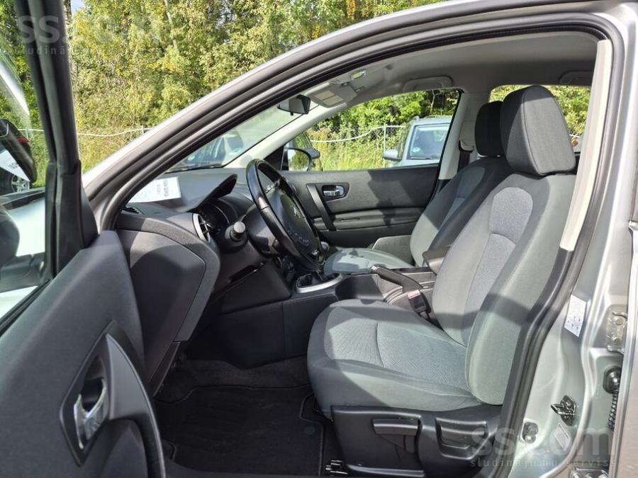 Pelēks Nissan Qashqai 2011 Cēsis, ar dzinēja tilpumu 1.60 L un nobraukumu 97 tūkst. km par 6300 €, foto 7 vietnē AUTOMOTO.COM.LV