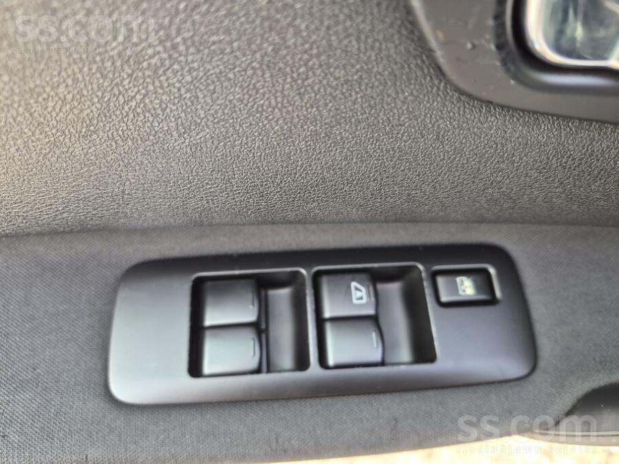Pelēks Nissan Qashqai 2011 Cēsis, ar dzinēja tilpumu 1.60 L un nobraukumu 97 tūkst. km par 6300 €, foto 9 vietnē AUTOMOTO.COM.LV