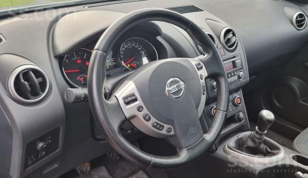 Grey Nissan Qashqai 2011 in Riga, with an engine capacity of 1.50 L and mileage of 217 thousand km for 4950 €, photo 10 on AUTOMOTO.COM.LV