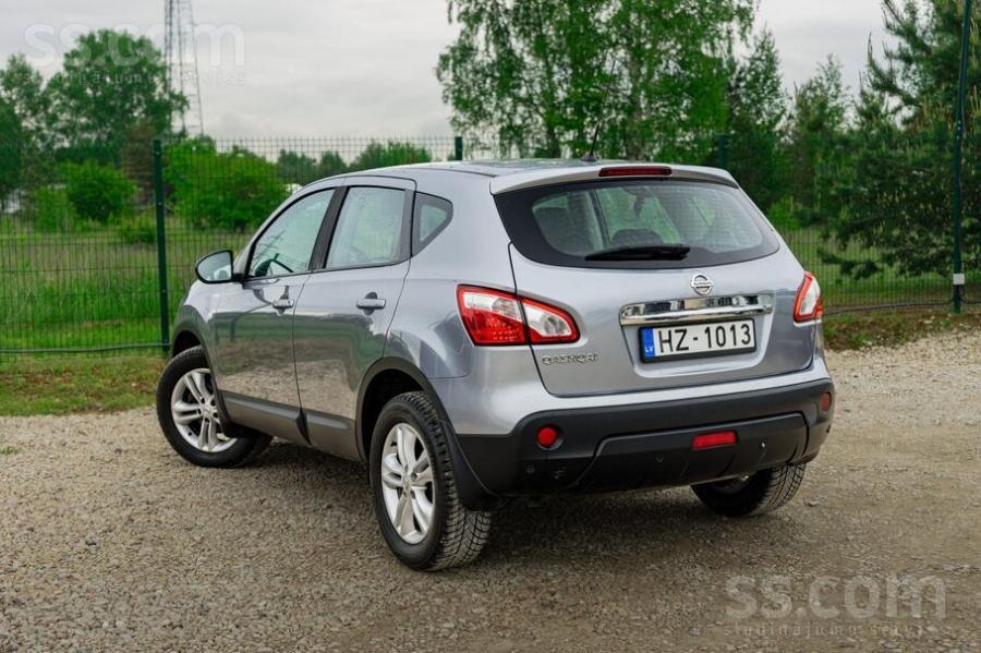 Pelēks Nissan Qashqai 2012 Rīga, ar dzinēja tilpumu 2.00 L un nobraukumu 0 tūkst. km par 6990 €, foto 4 vietnē AUTOMOTO.COM.LV
