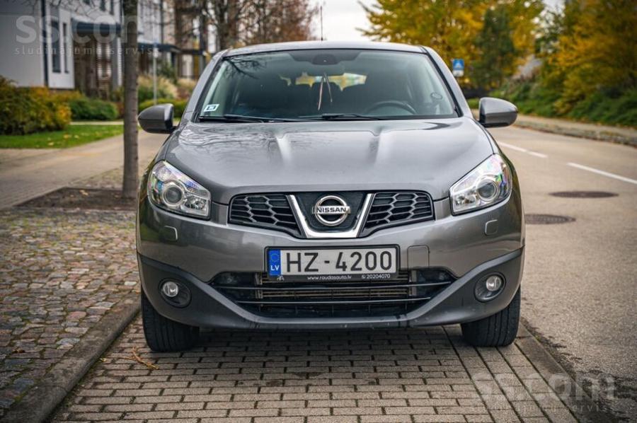 Grey Nissan Qashqai 2012 in Riga, with an engine capacity of 1.60 L and mileage of 0 thousand km for 4990 €, photo 2 on AUTOMOTO.COM.LV
