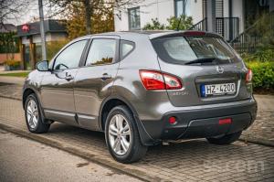 Grey Nissan Qashqai 2012 in Riga, with an engine capacity of 1.60 L and mileage of 0 thousand km for 4990 €, photo 6 on AUTOMOTO.COM.LV