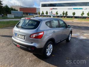 Grey Nissan Qashqai 2012 in Riga, with an engine capacity of 1.60 L and mileage of 226 thousand km for 4000 €, photo 4 on AUTOMOTO.COM.LV