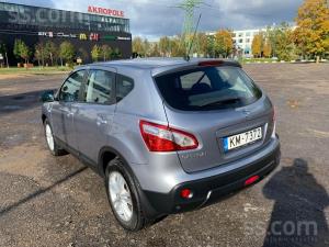 Grey Nissan Qashqai 2012 in Riga, with an engine capacity of 1.60 L and mileage of 226 thousand km for 4000 €, photo 5 on AUTOMOTO.COM.LV