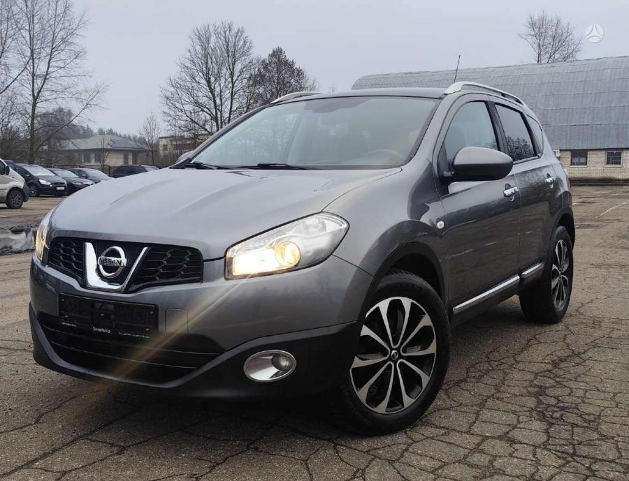 Grey Nissan Qashqai 2012 in Siauliai, with an engine capacity of 1.46 L and mileage of 206 thousand km for 5350 €, photo 1 on AUTOMOTO.COM.LV