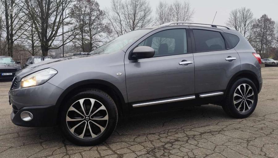 Grey Nissan Qashqai 2012 in Siauliai, with an engine capacity of 1.46 L and mileage of 206 thousand km for 5350 €, photo 2 on AUTOMOTO.COM.LV