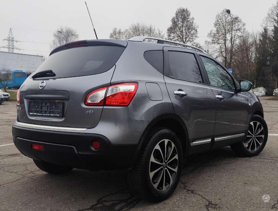 Grey Nissan Qashqai 2012 in Siauliai, with an engine capacity of 1.46 L and mileage of 206 thousand km for 5350 €, photo 3 on AUTOMOTO.COM.LV