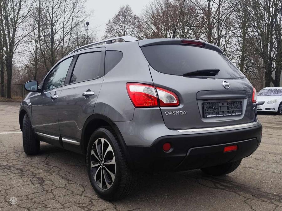 Grey Nissan Qashqai 2012 in Siauliai, with an engine capacity of 1.46 L and mileage of 206 thousand km for 5350 €, photo 4 on AUTOMOTO.COM.LV