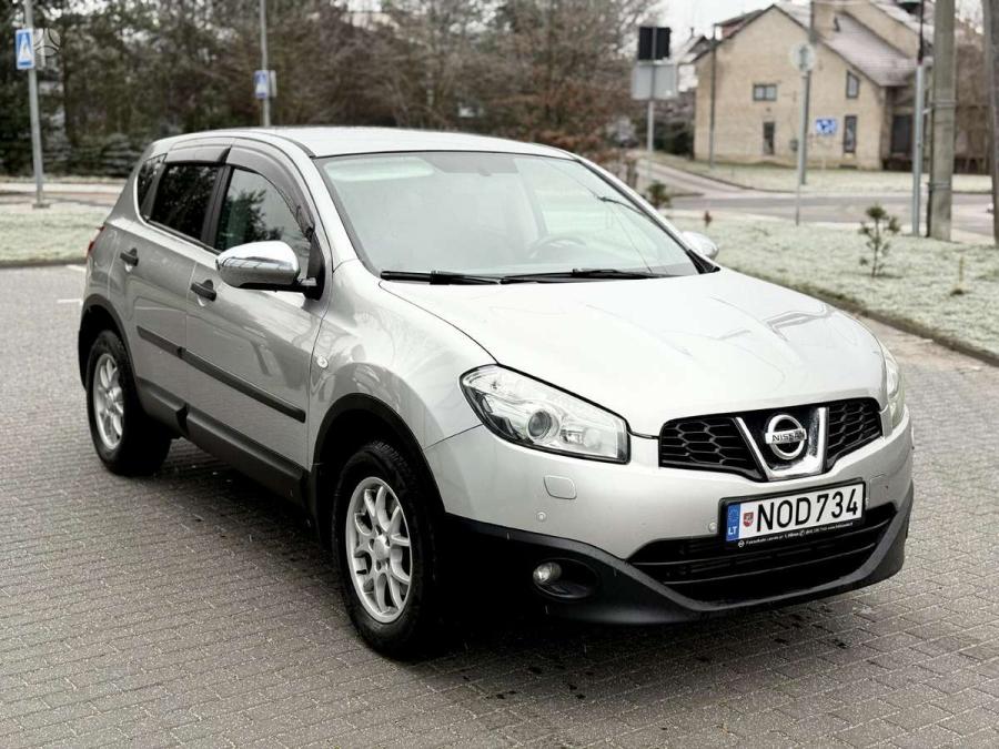 Grey Nissan Qashqai 2012 in Vilnius, with an engine capacity of 2.00 L and mileage of 136 thousand km for 5500 €, photo 1 on AUTOMOTO.COM.LV