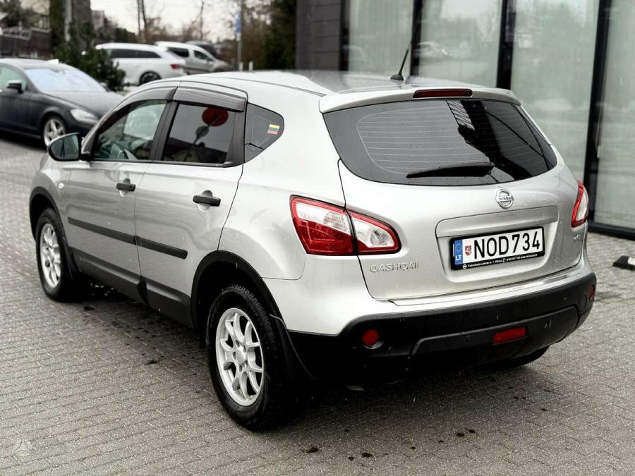 Grey Nissan Qashqai 2012 in Vilnius, with an engine capacity of 2.00 L and mileage of 136 thousand km for 5500 €, photo 5 on AUTOMOTO.COM.LV