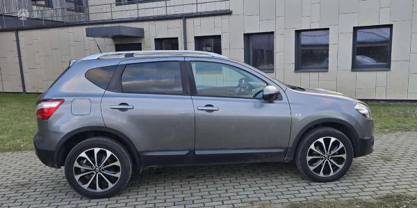 Grey Nissan Qashqai 2012 in Taurage, with an engine capacity of 1.60 L and mileage of 208 thousand km for 5600 €, photo 7 on AUTOMOTO.COM.LV