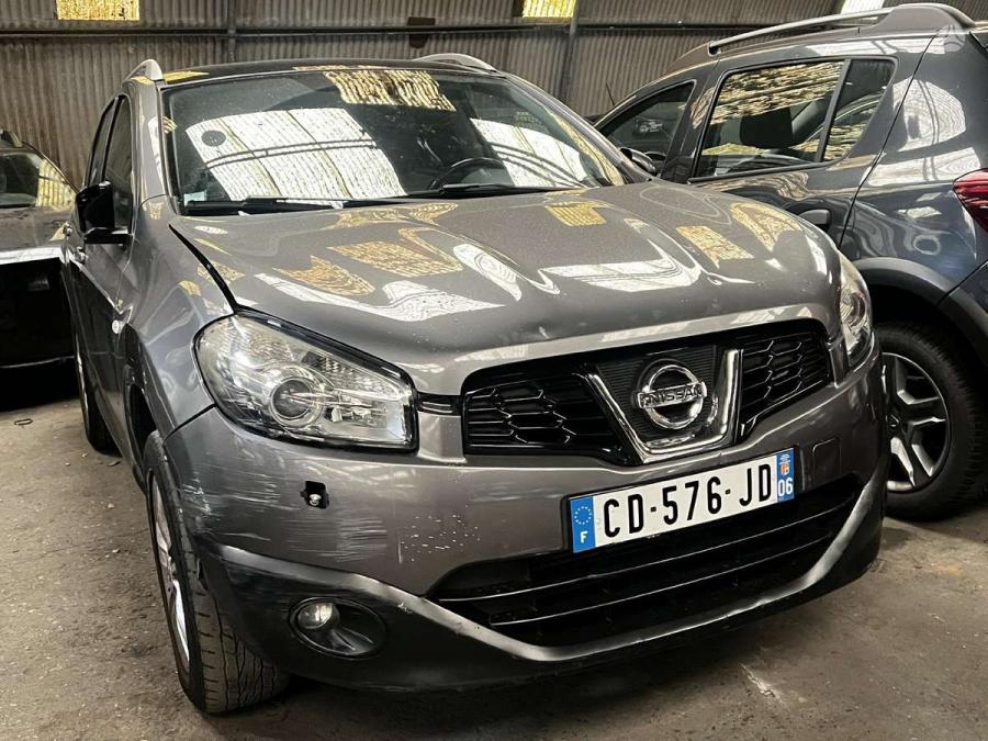 Grey Nissan Qashqai 2012 in Vilnius, with an engine capacity of 1.46 L and mileage of 190 thousand km for 3999 €, photo 1 on AUTOMOTO.COM.LV