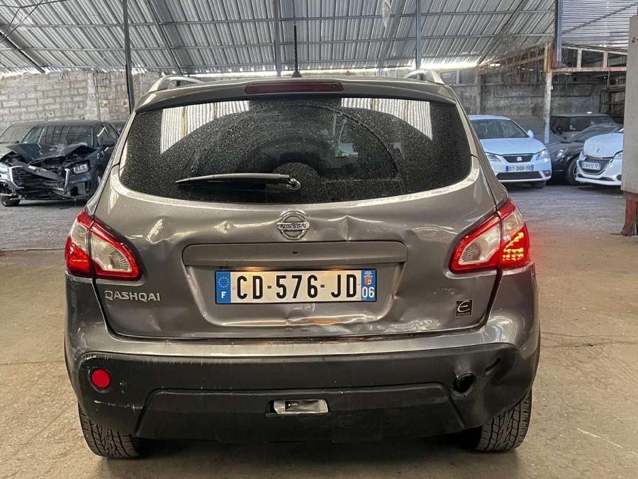 Grey Nissan Qashqai 2012 in Vilnius, with an engine capacity of 1.46 L and mileage of 190 thousand km for 3999 €, photo 7 on AUTOMOTO.COM.LV
