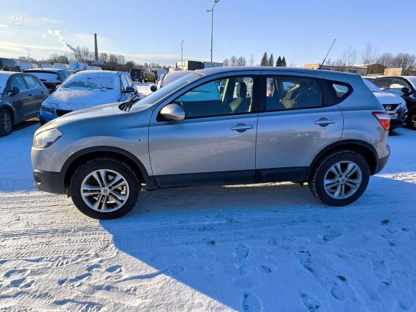 Pelēks Nissan Qashqai 2012 Tauragė, ar dzinēja tilpumu 1.46 L un nobraukumu 242 tūkst. km par 3700 €, foto 3 vietnē AUTOMOTO.COM.LV