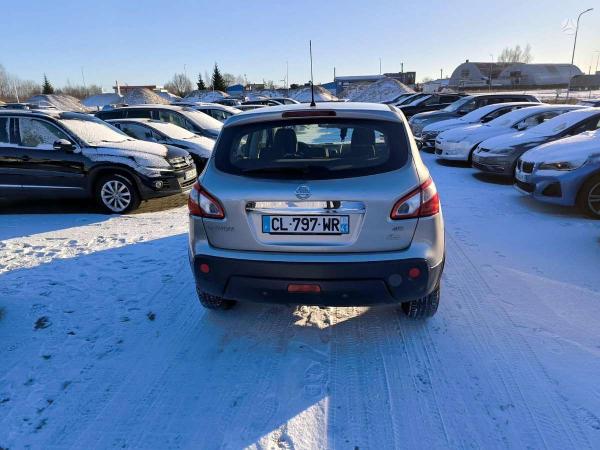 Pelēks Nissan Qashqai 2012 Tauragė, ar dzinēja tilpumu 1.46 L un nobraukumu 242 tūkst. km par 3700 €, foto 6 vietnē AUTOMOTO.COM.LV