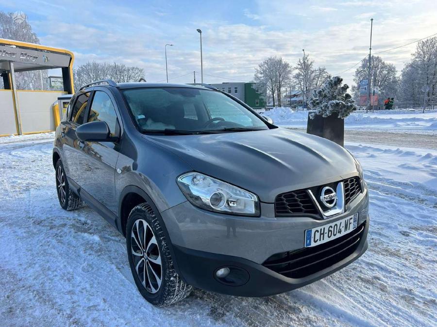 Grey Nissan Qashqai 2012 in Taurage, with an engine capacity of 1.60 L and mileage of 208 thousand km for 5700 €, photo 1 on AUTOMOTO.COM.LV